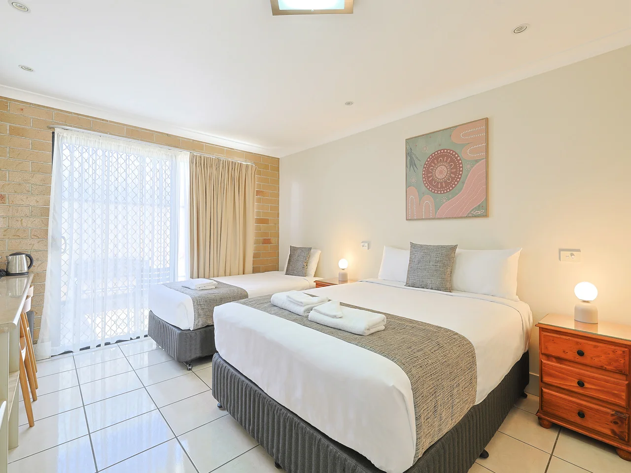 Deluxe Queen Room | Emerald Palms Motel
